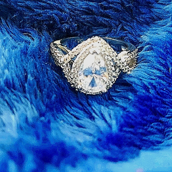 Kay Jewelers | Jewelry | Rsc Beautiful Tear Drop Diamond Ring Size 78 ...